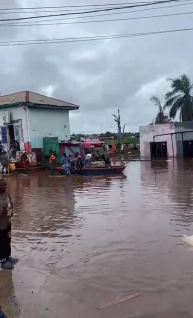 RDC- Montée des eaux du Lac Tanganyika: La ville de Kalemie submergée ...